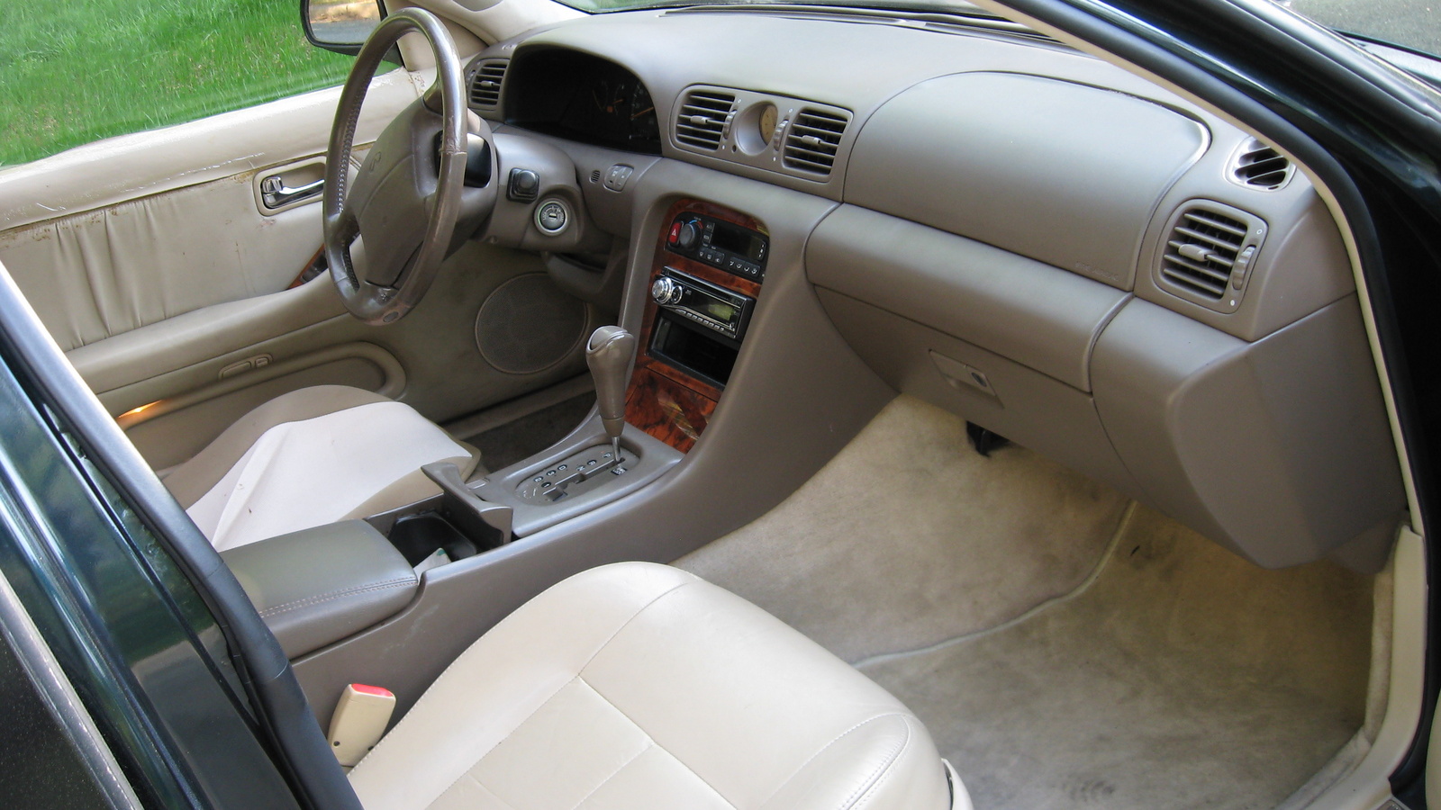 Infiniti J30 technical specifications and fuel economy